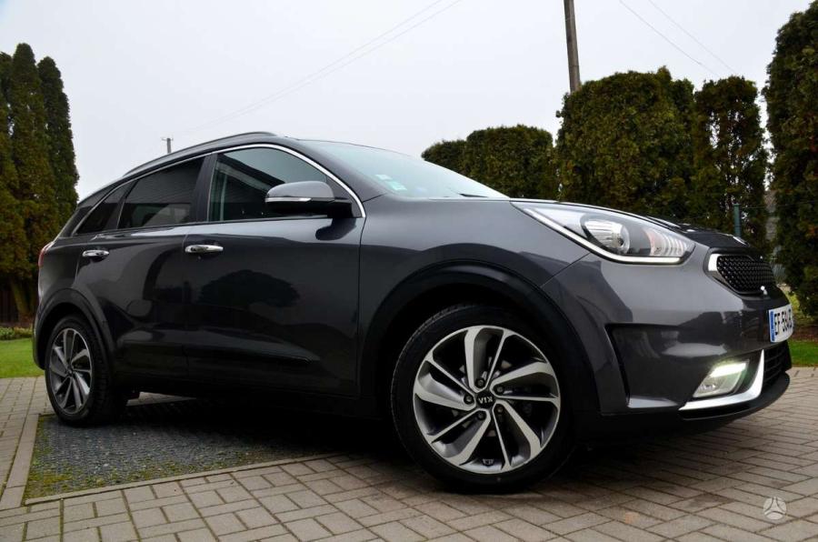 Grey Kia Niro 2017 in Kaunas, with an engine capacity of 1.60 L and mileage of 148 thousand km for 10450 €, photo 13 on AUTOMOTO.COM.LV