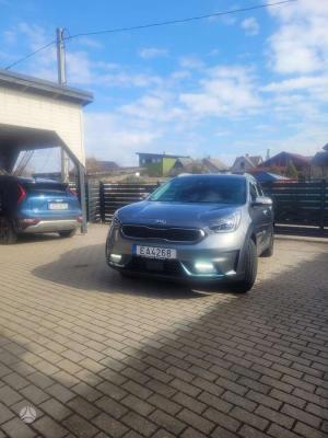 Grey Kia Niro 2017 in Klaipeda, with an engine capacity of 1.58 L and mileage of 170 thousand km for 13800 €, photo  on AUTOMOTO.COM.LV