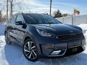 Grey Kia Niro 2018 in Siauliai, with an engine capacity of 1.58 L and mileage of 250 thousand km for 9100 €, photo 2 on AUTOMOTO.COM.LV