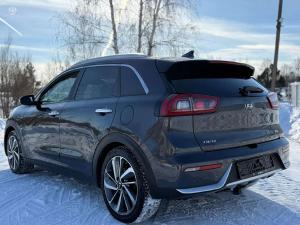 Grey Kia Niro 2018 in Siauliai, with an engine capacity of 1.58 L and mileage of 250 thousand km for 9100 €, photo 4 on AUTOMOTO.COM.LV