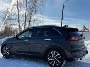 Grey Kia Niro 2018 in Siauliai, with an engine capacity of 1.58 L and mileage of 250 thousand km for 9100 €, photo 5 on AUTOMOTO.COM.LV
