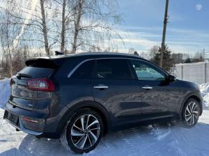 Grey Kia Niro 2018 in Siauliai, with an engine capacity of 1.58 L and mileage of 250 thousand km for 9100 €, photo 9 on AUTOMOTO.COM.LV