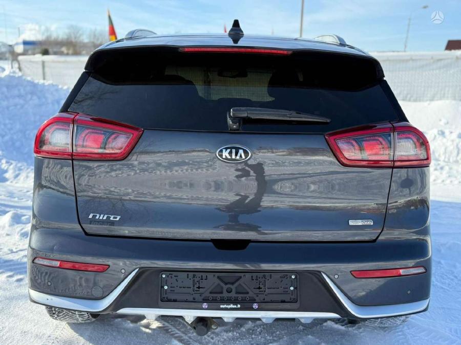 Grey Kia Niro 2018 in Siauliai, with an engine capacity of 1.58 L and mileage of 250 thousand km for 9100 €, photo 10 on AUTOMOTO.COM.LV
