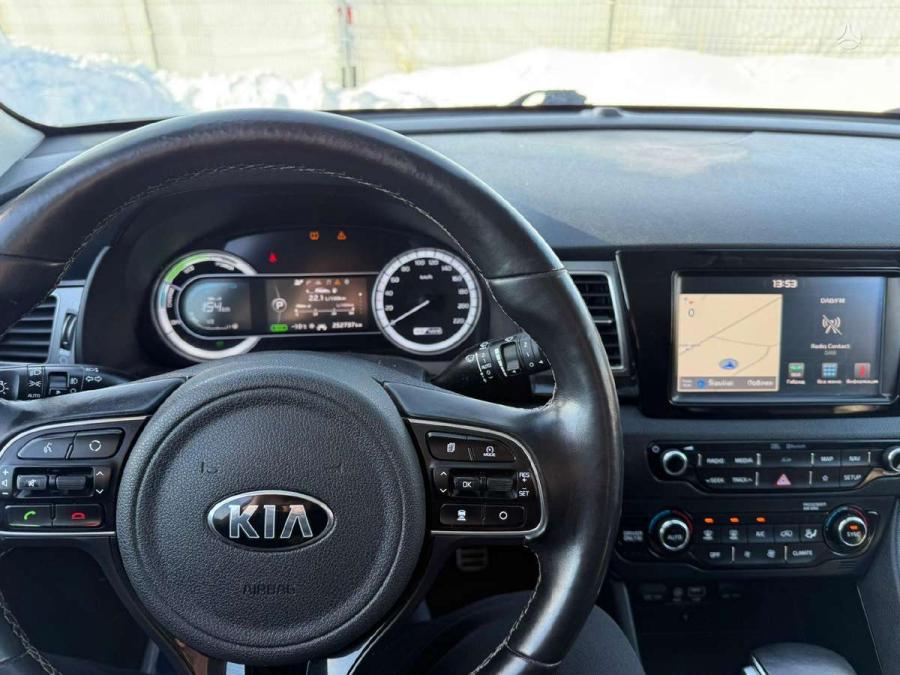 Grey Kia Niro 2018 in Siauliai, with an engine capacity of 1.58 L and mileage of 250 thousand km for 9100 €, photo 19 on AUTOMOTO.COM.LV
