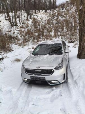 Pelēks Kia Niro 2018 Kauņa, ar dzinēja tilpumu 1.60 L un nobraukumu 238 tūkst. km par 9990 €, foto  vietnē AUTOMOTO.COM.LV