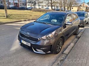 Pelēks Kia Niro 2018 Rīga, ar dzinēja tilpumu 1.60 L un nobraukumu 269 tūkst. km par 9400 €, foto 4 vietnē AUTOMOTO.COM.LV