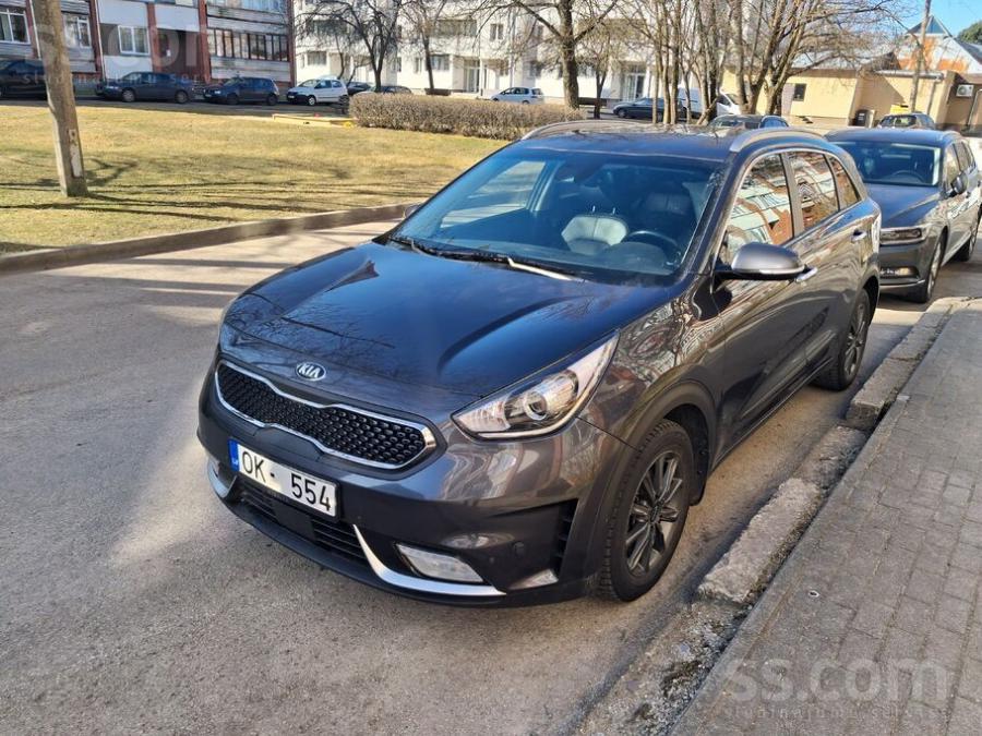 Pelēks Kia Niro 2018 Rīga, ar dzinēja tilpumu 1.60 L un nobraukumu 269 tūkst. km par 9400 €, foto 4 vietnē AUTOMOTO.COM.LV