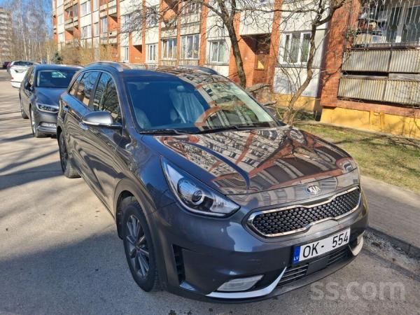 Pelēks Kia Niro 2018 Rīga, ar dzinēja tilpumu 1.60 L un nobraukumu 269 tūkst. km par 9400 €, foto 4 vietnē AUTOMOTO.COM.LV