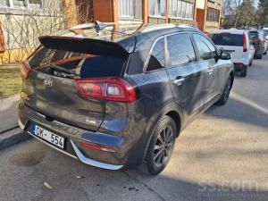 Pelēks Kia Niro 2018 Rīga, ar dzinēja tilpumu 1.60 L un nobraukumu 269 tūkst. km par 9400 €, foto 6 vietnē AUTOMOTO.COM.LV