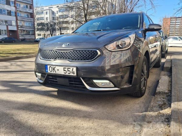 Pelēks Kia Niro 2018 Rīga, ar dzinēja tilpumu 1.60 L un nobraukumu 269 tūkst. km par 9400 €, foto 6 vietnē AUTOMOTO.COM.LV