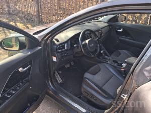 Pelēks Kia Niro 2018 Rīga, ar dzinēja tilpumu 1.60 L un nobraukumu 269 tūkst. km par 9400 €, foto 12 vietnē AUTOMOTO.COM.LV