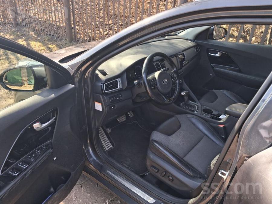 Pelēks Kia Niro 2018 Rīga, ar dzinēja tilpumu 1.60 L un nobraukumu 269 tūkst. km par 9400 €, foto 12 vietnē AUTOMOTO.COM.LV