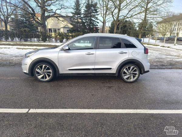 Pelēks Kia Niro 2019 Kauņa, ar dzinēja tilpumu 1.60 L un nobraukumu 180 tūkst. km par 8950 €, foto 4 vietnē AUTOMOTO.COM.LV