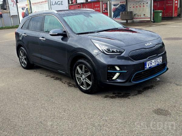 Grey Kia Niro 2019 in Daugavpils, with an engine capacity of 0.00 L and mileage of 165 thousand km for 17985 €, photo 3 on AUTOMOTO.COM.LV