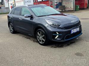Grey Kia Niro 2019 in Daugavpils, with an engine capacity of 0.00 L and mileage of 165 thousand km for 17985 €, photo 4 on AUTOMOTO.COM.LV
