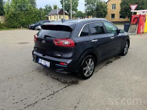 Grey Kia Niro 2019 in Daugavpils, with an engine capacity of 0.00 L and mileage of 165 thousand km for 17985 €, photo 5 on AUTOMOTO.COM.LV