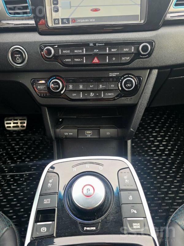 Grey Kia Niro 2019 in Daugavpils, with an engine capacity of 0.00 L and mileage of 165 thousand km for 17985 €, photo 5 on AUTOMOTO.COM.LV