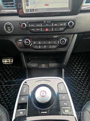 Grey Kia Niro 2019 in Daugavpils, with an engine capacity of 0.00 L and mileage of 165 thousand km for 17985 €, photo 6 on AUTOMOTO.COM.LV