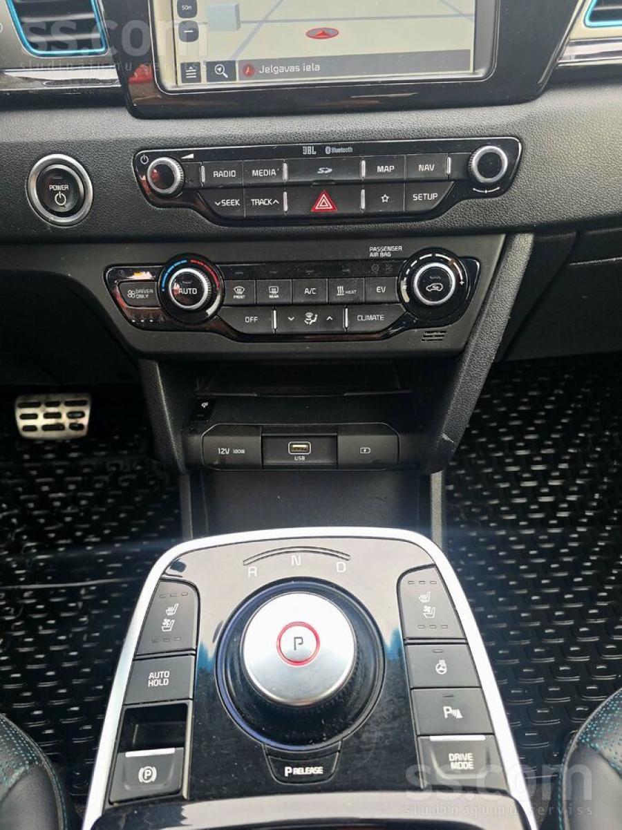 Grey Kia Niro 2019 in Daugavpils, with an engine capacity of 0.00 L and mileage of 165 thousand km for 17985 €, photo 6 on AUTOMOTO.COM.LV