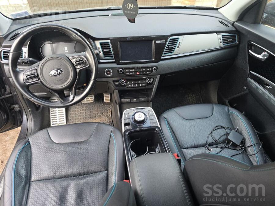 Grey Kia Niro 2019 in Daugavpils, with an engine capacity of 0.00 L and mileage of 165 thousand km for 17985 €, photo 7 on AUTOMOTO.COM.LV