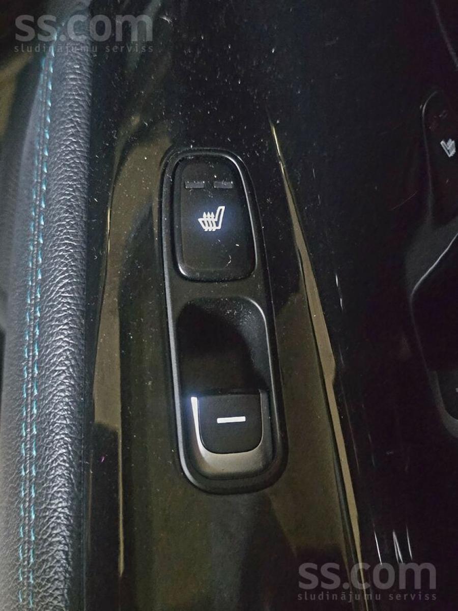 Grey Kia Niro 2019 in Daugavpils, with an engine capacity of 0.00 L and mileage of 165 thousand km for 17985 €, photo 10 on AUTOMOTO.COM.LV