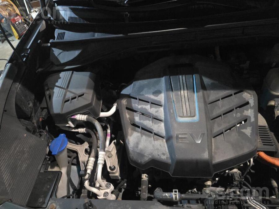Grey Kia Niro 2019 in Daugavpils, with an engine capacity of 0.00 L and mileage of 165 thousand km for 17985 €, photo 14 on AUTOMOTO.COM.LV