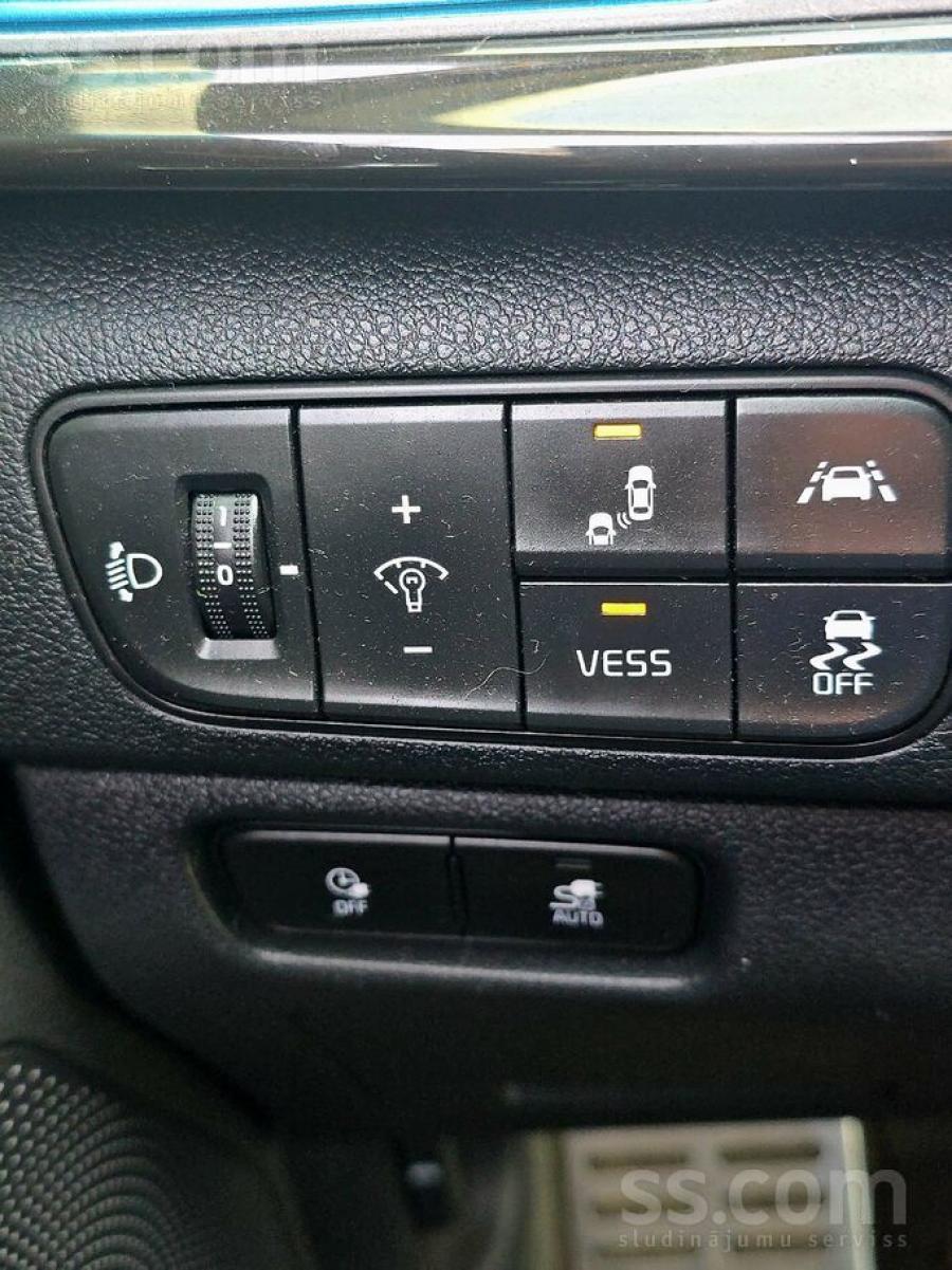 Grey Kia Niro 2019 in Daugavpils, with an engine capacity of 0.00 L and mileage of 165 thousand km for 17985 €, photo 20 on AUTOMOTO.COM.LV