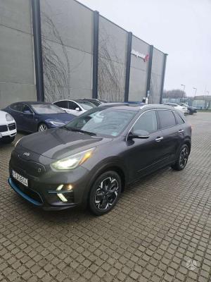 Pelēks Kia Niro 2020 Klaipėda, ar dzinēja tilpumu 0.00 L un nobraukumu 290 tūkst. km par 13900 €, foto 2 vietnē AUTOMOTO.COM.LV