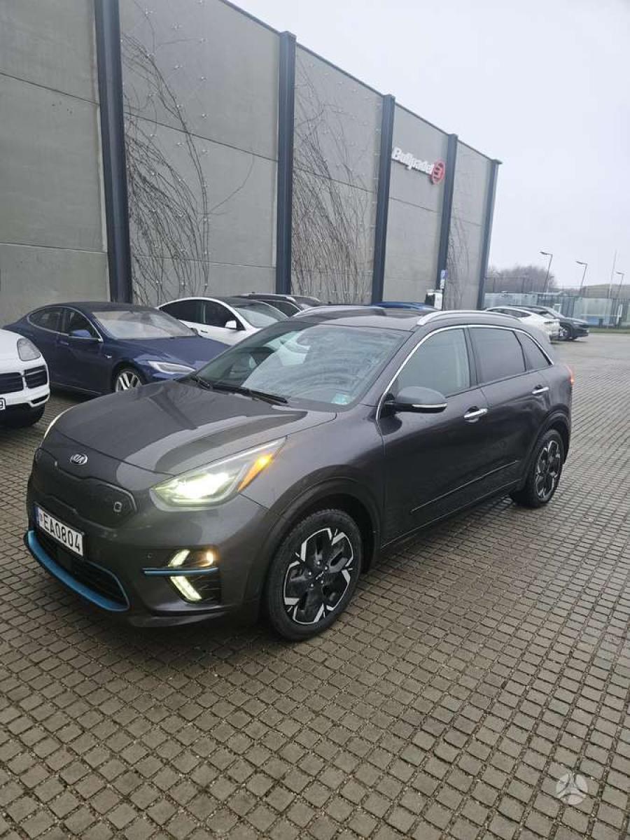Pelēks Kia Niro 2020 Klaipėda, ar dzinēja tilpumu 0.00 L un nobraukumu 290 tūkst. km par 13900 €, foto 2 vietnē AUTOMOTO.COM.LV