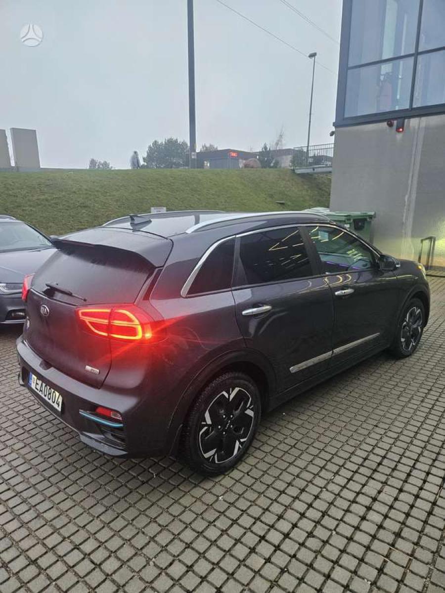 Pelēks Kia Niro 2020 Klaipėda, ar dzinēja tilpumu 0.00 L un nobraukumu 290 tūkst. km par 13900 €, foto 4 vietnē AUTOMOTO.COM.LV