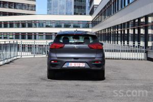 Pelēks Kia Niro 2020 Rīga, ar dzinēja tilpumu 0.00 L un nobraukumu 182 tūkst. km par 13980 €, foto 6 vietnē AUTOMOTO.COM.LV