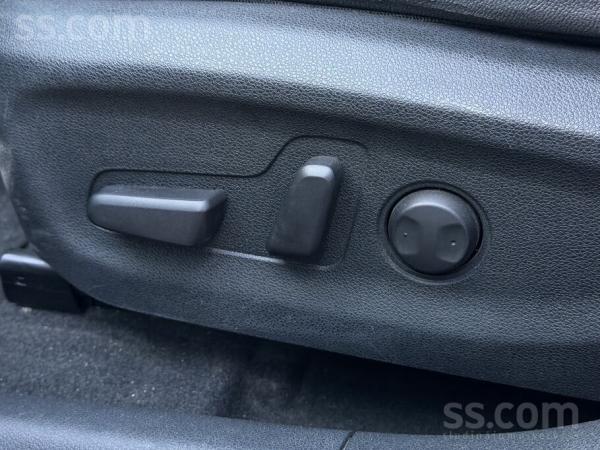 Grey Kia Niro 2020 in Riga, with an engine capacity of 0.00 L and mileage of 182 thousand km for 13980 €, photo 8 on AUTOMOTO.COM.LV