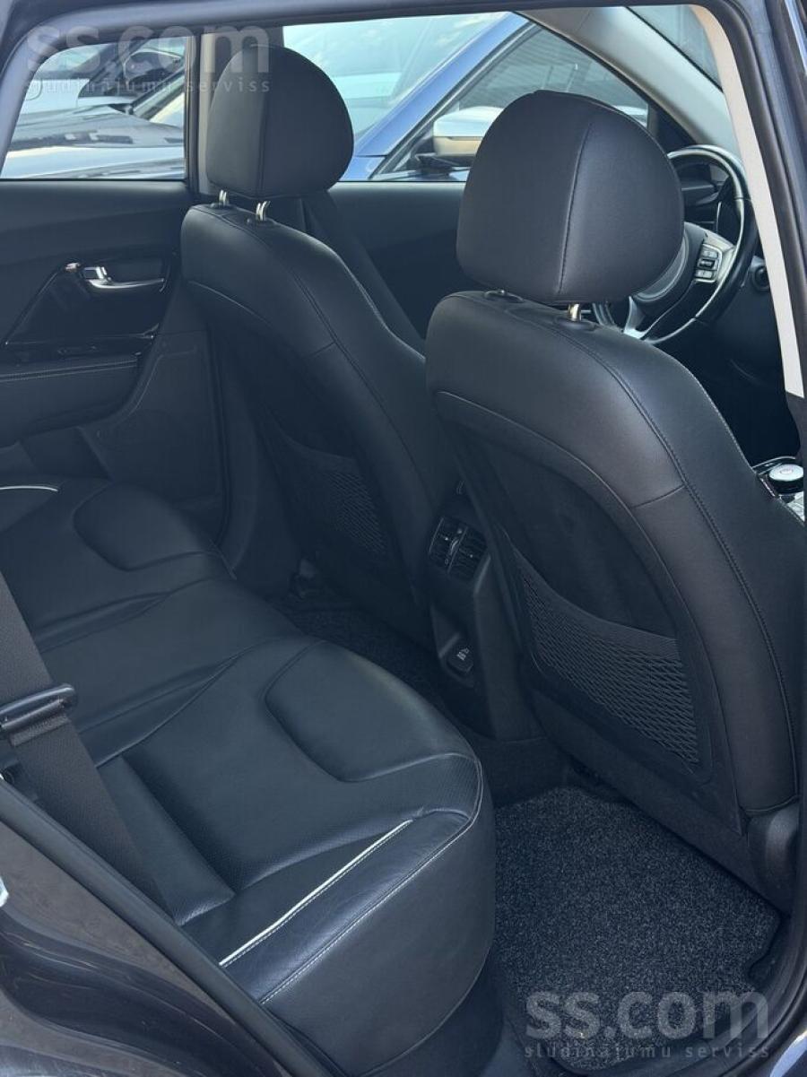Pelēks Kia Niro 2020 Rīga, ar dzinēja tilpumu 0.00 L un nobraukumu 182 tūkst. km par 13980 €, foto 15 vietnē AUTOMOTO.COM.LV