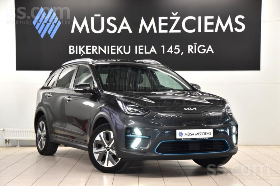 Grey Kia Niro 2021 in Riga, with an engine capacity of 0.00 L and mileage of 90 thousand km for 24550 €, photo 4 on AUTOMOTO.COM.LV