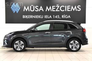 Grey Kia Niro 2021 in Riga, with an engine capacity of 0.00 L and mileage of 90 thousand km for 24550 €, photo 6 on AUTOMOTO.COM.LV