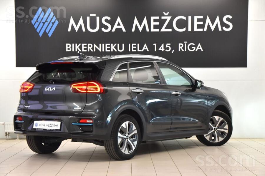 Grey Kia Niro 2021 in Riga, with an engine capacity of 0.00 L and mileage of 90 thousand km for 24550 €, photo 7 on AUTOMOTO.COM.LV