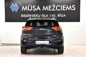 Grey Kia Niro 2021 in Riga, with an engine capacity of 0.00 L and mileage of 90 thousand km for 24550 €, photo 8 on AUTOMOTO.COM.LV