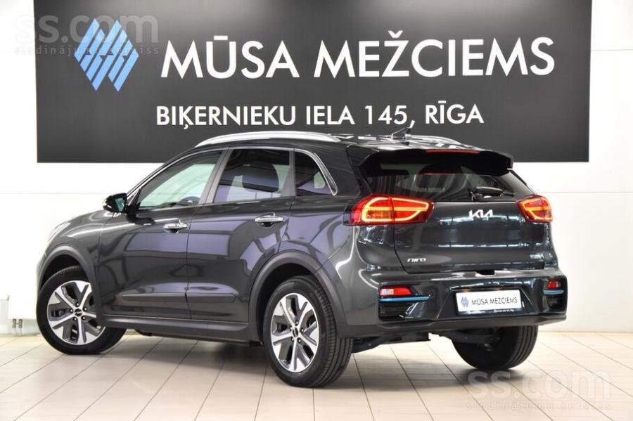 Grey Kia Niro 2021 in Riga, with an engine capacity of 0.00 L and mileage of 90 thousand km for 24550 €, photo 9 on AUTOMOTO.COM.LV