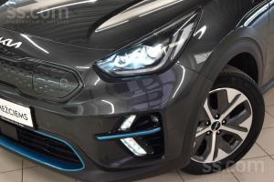 Grey Kia Niro 2021 in Riga, with an engine capacity of 0.00 L and mileage of 90 thousand km for 24550 €, photo 11 on AUTOMOTO.COM.LV