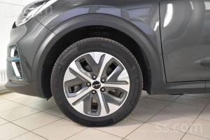 Grey Kia Niro 2021 in Riga, with an engine capacity of 0.00 L and mileage of 90 thousand km for 24550 €, photo 12 on AUTOMOTO.COM.LV