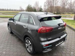 Grey Kia Niro 2022 in Marijampole, with an engine capacity of 0.00 L and mileage of 53 thousand km for 16500 €, photo 8 on AUTOMOTO.COM.LV