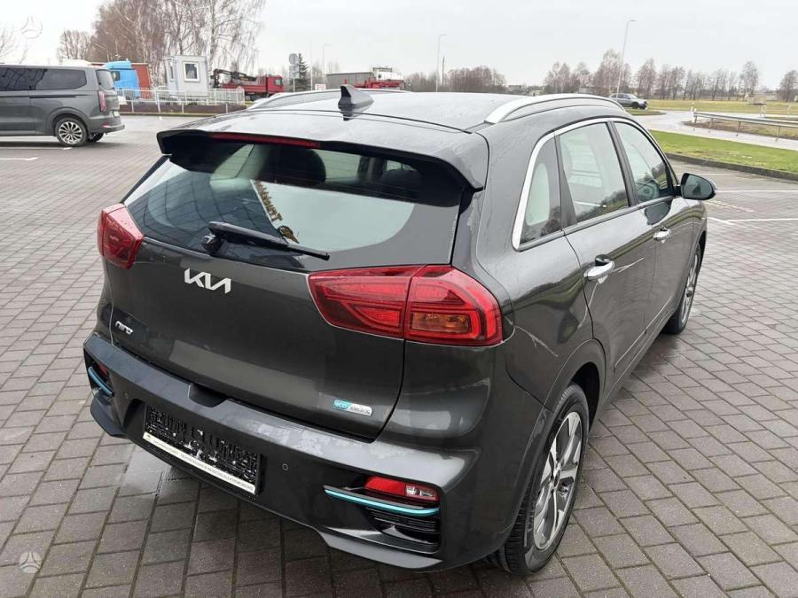 Grey Kia Niro 2022 in Marijampole, with an engine capacity of 0.00 L and mileage of 53 thousand km for 16500 €, photo 10 on AUTOMOTO.COM.LV