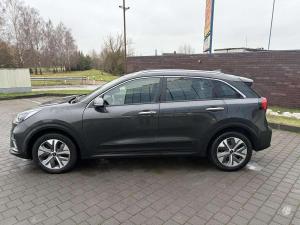 Grey Kia Niro 2022 in Marijampole, with an engine capacity of 0.00 L and mileage of 53 thousand km for 16500 €, photo 11 on AUTOMOTO.COM.LV