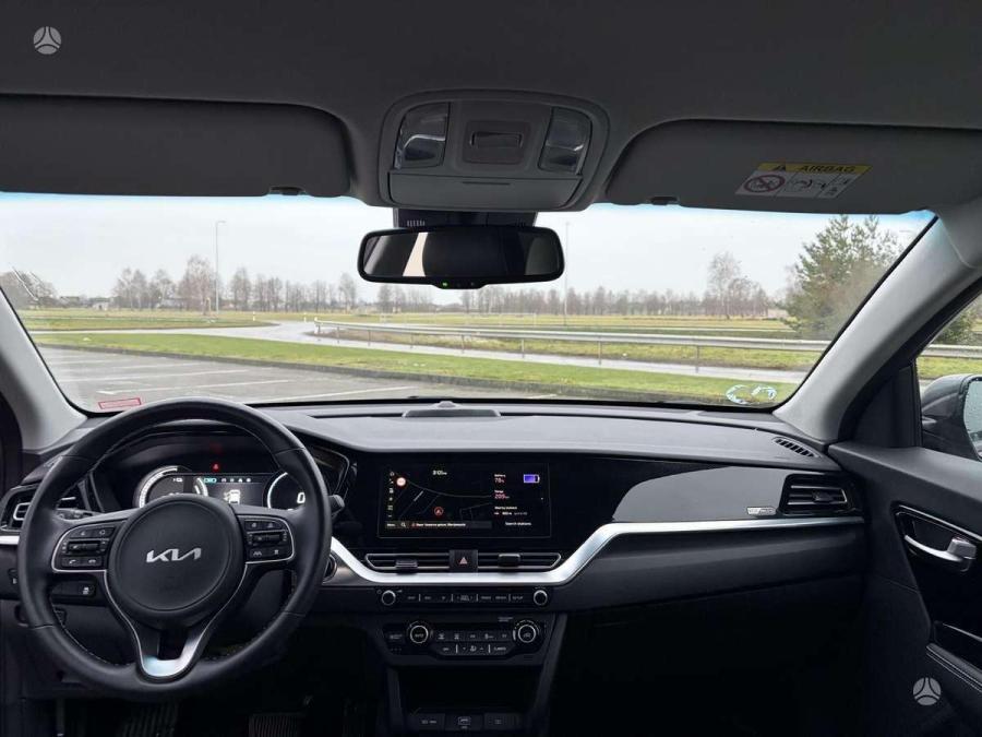 Grey Kia Niro 2022 in Marijampole, with an engine capacity of 0.00 L and mileage of 53 thousand km for 16500 €, photo 30 on AUTOMOTO.COM.LV