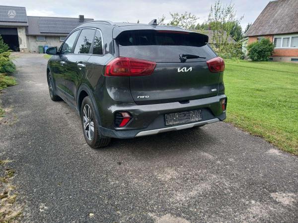 Pelēks Kia Niro 2022 Rokiškis, ar dzinēja tilpumu 1.60 L un nobraukumu 300 tūkst. km par 7999 €, foto 3 vietnē AUTOMOTO.COM.LV