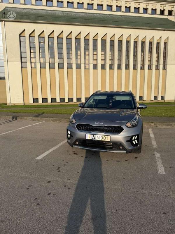 Grey Kia Niro 2022 in Kaunas, with an engine capacity of 1.58 L and mileage of 280 thousand km for 10000 €, photo 2 on AUTOMOTO.COM.LV