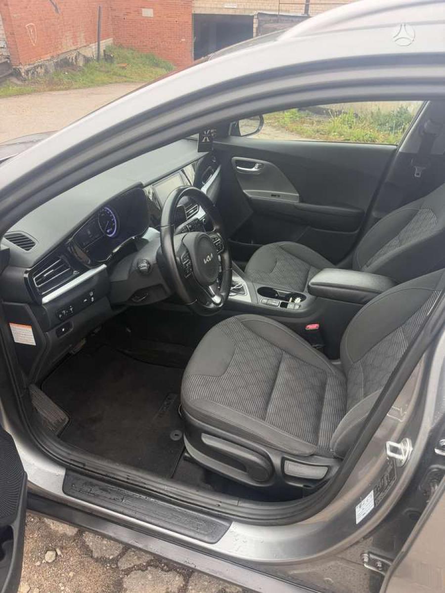 Pelēks Kia Niro 2022 Kauņa, ar dzinēja tilpumu 1.58 L un nobraukumu 280 tūkst. km par 10000 €, foto 4 vietnē AUTOMOTO.COM.LV