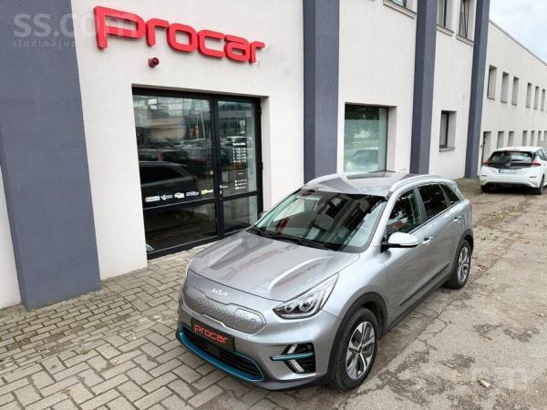 Grey Kia Niro 2022 in Riga, with an engine capacity of 0.00 L and mileage of 74 thousand km for 23900 €, photo 3 on AUTOMOTO.COM.LV