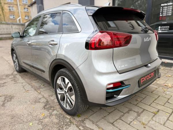 Grey Kia Niro 2022 in Riga, with an engine capacity of 0.00 L and mileage of 74 thousand km for 23900 €, photo 5 on AUTOMOTO.COM.LV