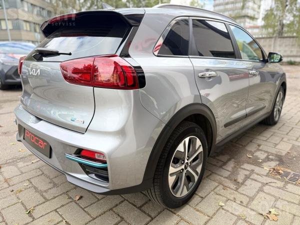 Grey Kia Niro 2022 in Riga, with an engine capacity of 0.00 L and mileage of 74 thousand km for 23900 €, photo 7 on AUTOMOTO.COM.LV